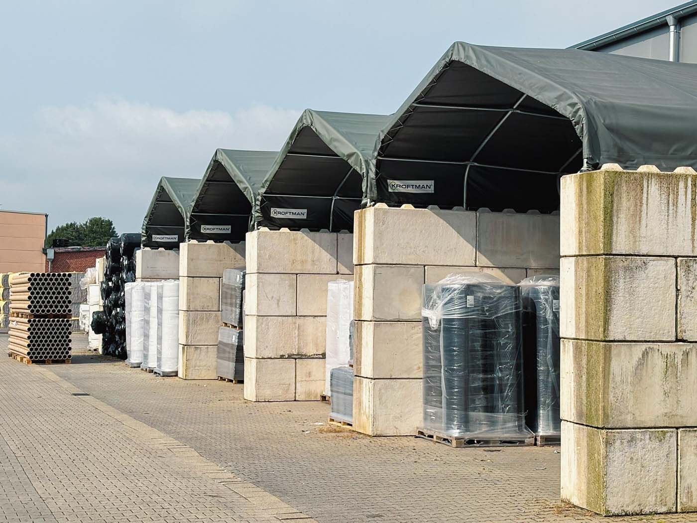 Kan ik een containeroverkapping plaatsen op betonblokken? | Kroftman